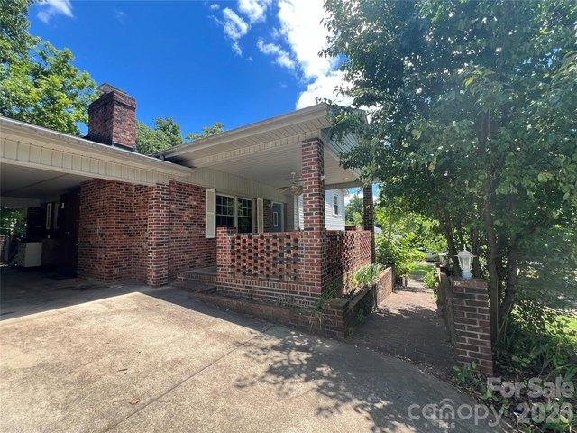 139 Vista Dr, Forest City, NC 28043