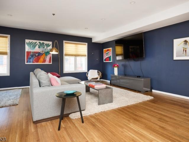 17 25 Church St # 15