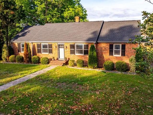 17 2nd St, Kilmarnock, VA 22482