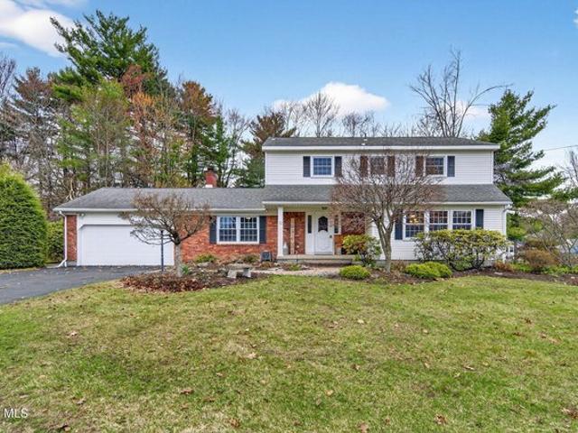 17 Tamarack Ln, Niskayuna, NY 12309
