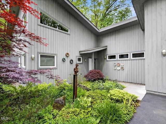 17 Ten Springs Drive