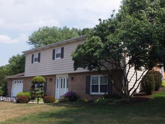 17 Terrace Hill Rd, Pine Grove, PA 17963
