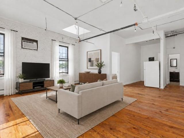 17 Thames St, Brooklyn, NY 11206