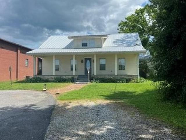17 Town Square Rd, Morganton, GA 30560