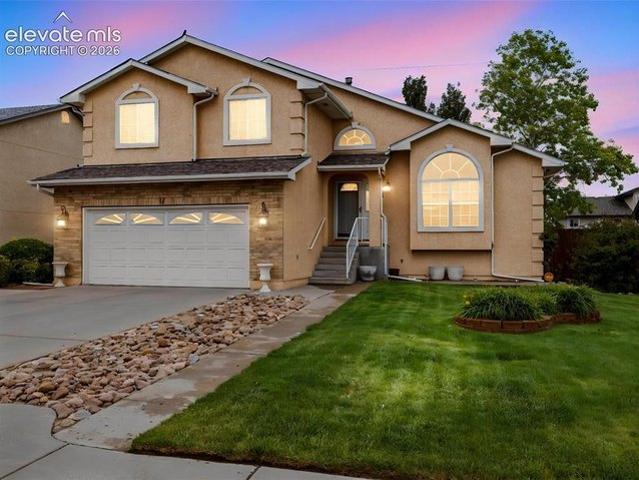 17 Trent Ct, Pueblo, CO 81005