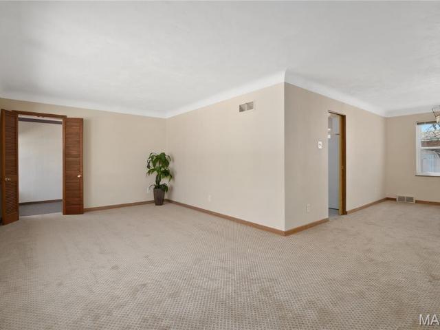 17 Valley Dr, Florissant, MO 63031 | MLS #26021 | Compass