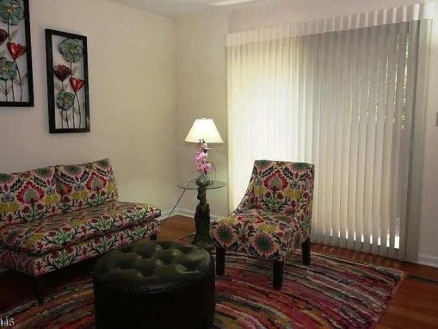 17 Valley View Dr