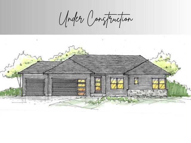 17 Viola Dr, Le Claire, IA 52753