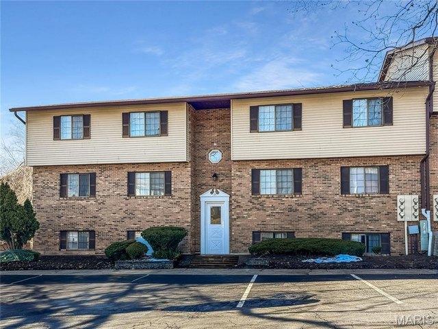 17 Village W 6 Units Ct Unit 101, Washington, MO 63090