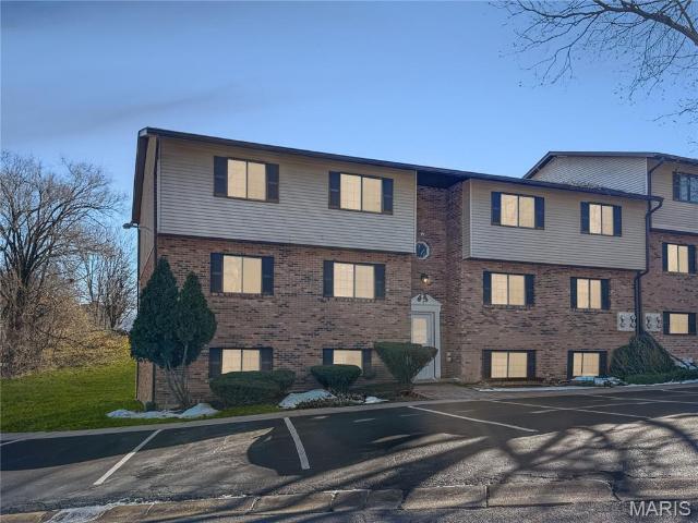 17 Village W Ct, Unit 101, Washington, MO 63090 | MLS #26007 | Compass