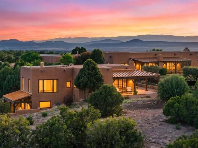 17 Vuelta Rosal, Santa Fe, NM 87506