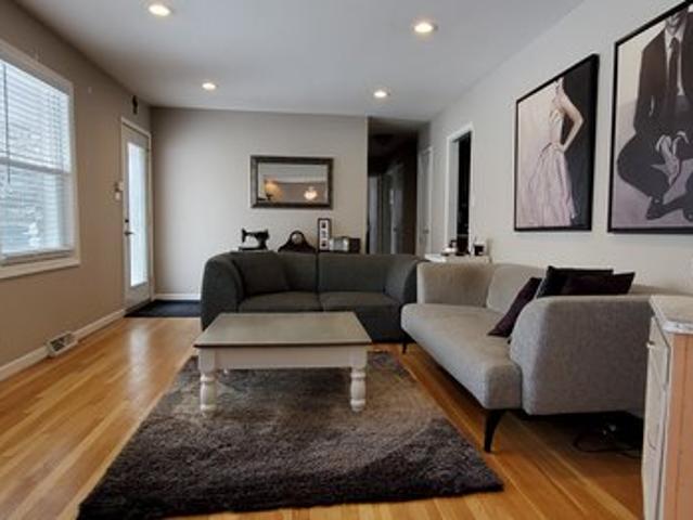 17 W269 Stillwell Rd, Oakbrook Terrace, IL 60181