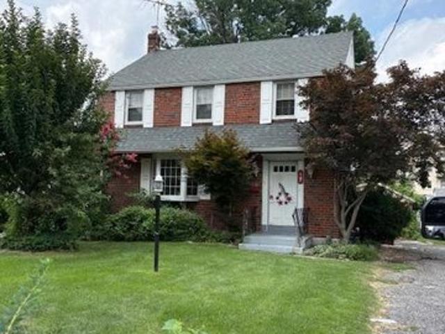 17 W Greenwood Ave, Lansdowne, PA 19050