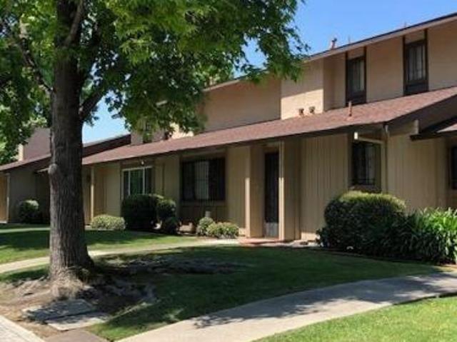17 W Lancaster Dr, Stockton, CA 95207