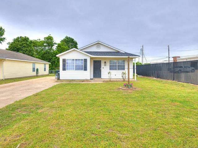 17 W Ross Ave, Sapulpa, OK 74066