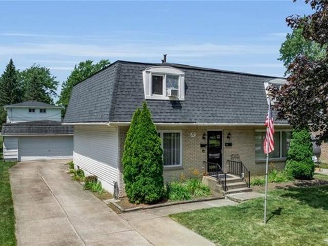 17 W Summerset Ln, Buffalo, NY 14228