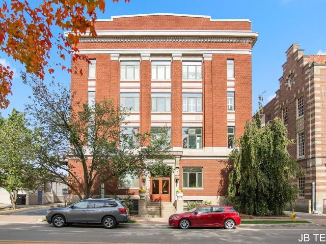 17 W 10th Street # 220