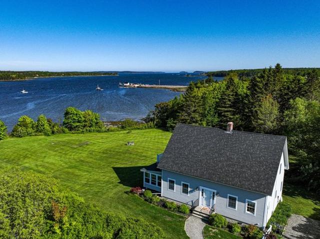 17 Water St, Milbridge, ME 04658