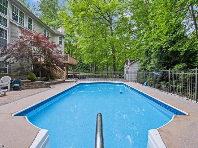17 Waterview Dr