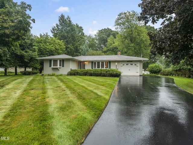 17 Weiser St, Glenmont, NY 12077