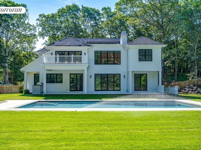 17 White Oak Ln, Southampton, NY 11968