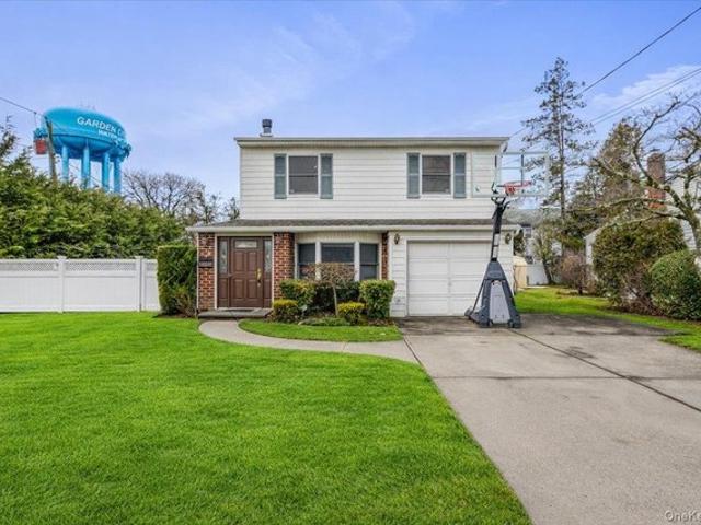 17 Whitehall Ln, New Hyde Park, NY 11040