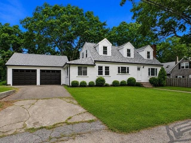 17 Winthrop Rd, Plymouth, MA 02360