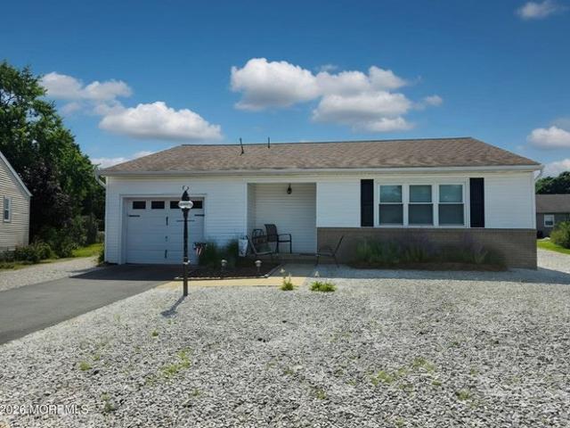 17 Wiltshire Ct, Toms River, NJ 08757