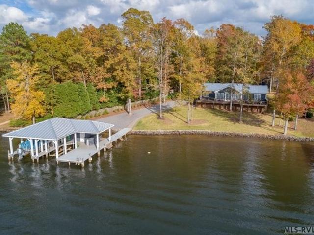 17 William Byrd Rd, Valentines, VA 23887