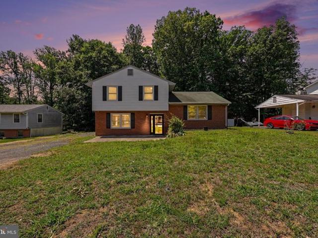 17 Willow Ln, Stafford, VA 22554