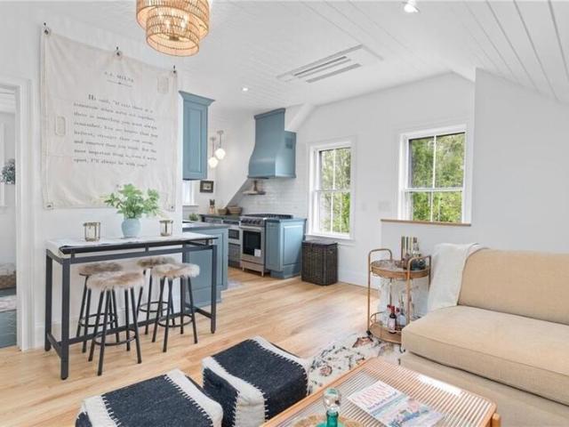 17 Willow Street, 3, Newport, RI 02840
