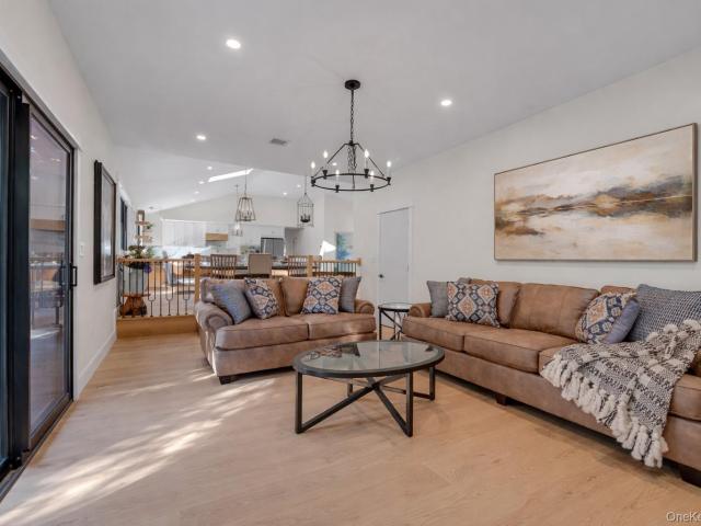 17 Woodbury Rd, Woodbury, NY 11797 | MLS #985829