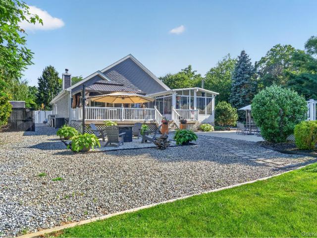 17 Woodlawn Avenue