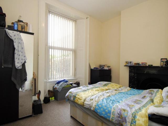 17 Woodland Terrace, Plymouth PL4 1 bed flat to rent £1,131 pcm £261 pw