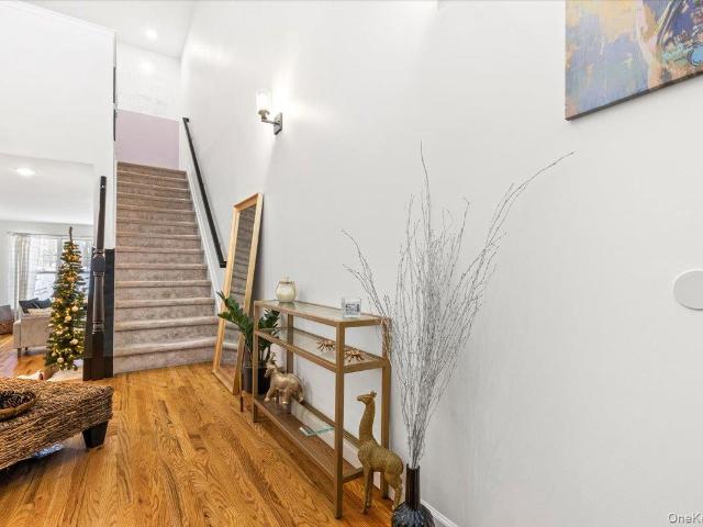17 Woodrose Court