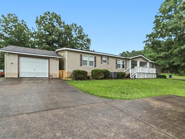 17 Yuma Ct, Anniston, AL 36206