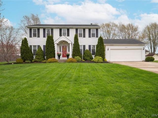 17 Alanview Dr, Lockport, NY 14094