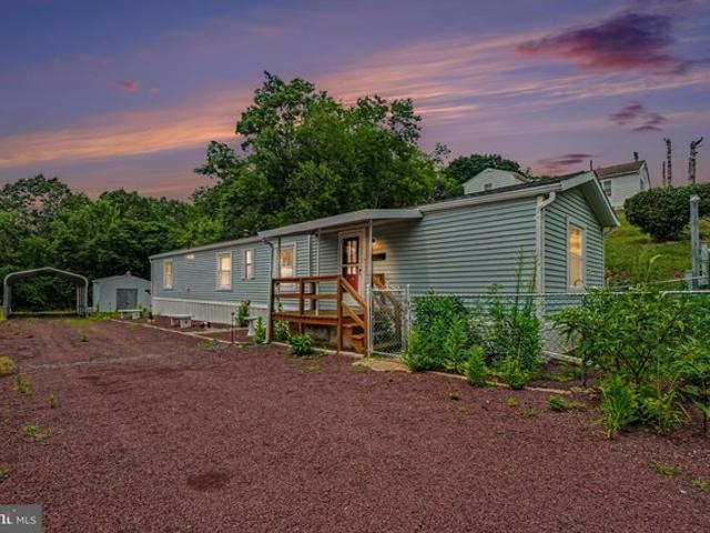 17 Albert Blvd, Pottsville, PA 17901