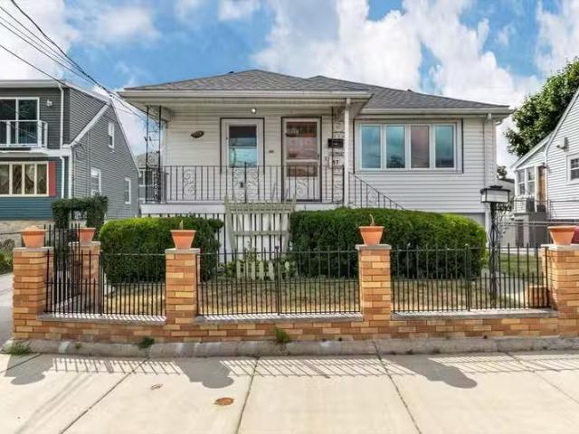 17 ALBERT PARK, EVERETT, MA 02149 Single Family Residence For.