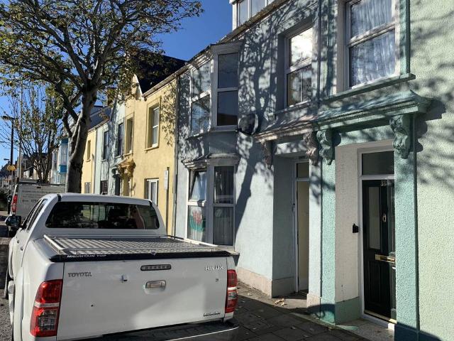 17 Alexandra Road, Aberystwyth SY23 2 bed flat to rent £1,000 pcm £231 pw