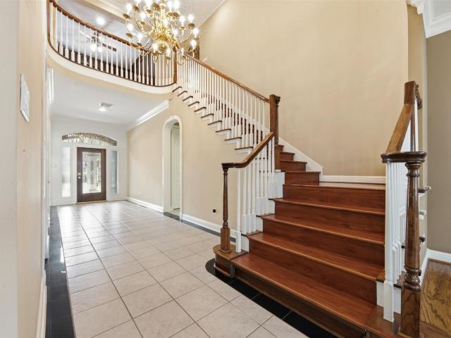 17 Ambleside Crescent Drive