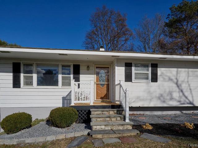 17 Andover Ln, Poughkeepsie, NY 12601 | MLS #978240 | Compass