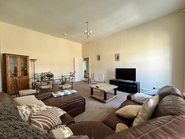 17 Baliol Street, G3 6UT 5 bed flat to rent £3,750 pcm £865 pw