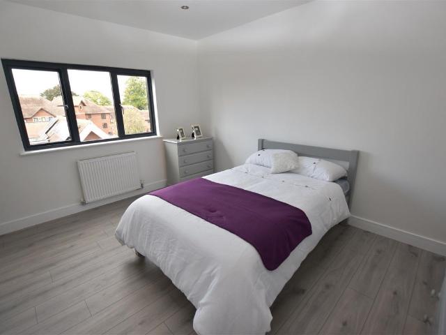 17 Barlow Buildings, 45 Bromyard Terrace, Worcester St. Johns, Worcester WR2, Room to rent, £750 pcm | PrimeLocation