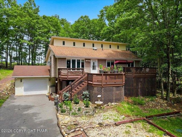 17 Basswood Ct, Albrightsville, PA 18210