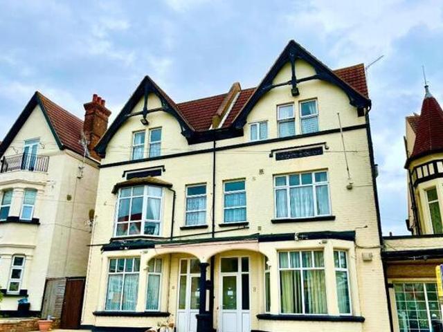 17 Bedroom Link Detached House For Sale In Westcliff on sea, Essex