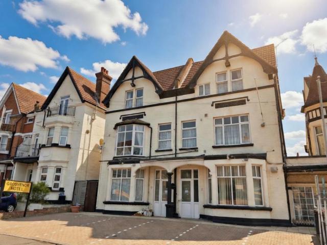 17 bedroom semi detached house for sale