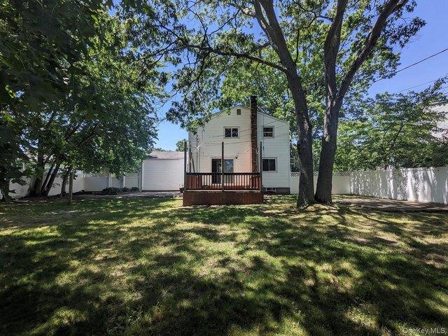 17 Belair Rd, Selden, NY 11784