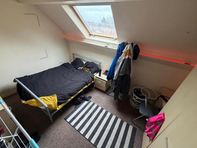 17 BIRCHFIELD ROAD 3 bed semi detached house to rent £9,022 pcm £2,082 pw