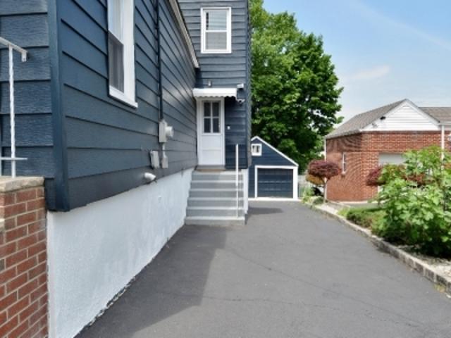 17 Brown St